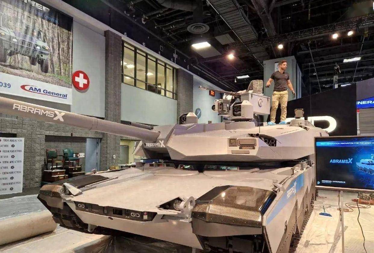 中国第四代主战坦克ZTZ-20震撼登场，导弹都绕道走吗！_科技_技术_战场