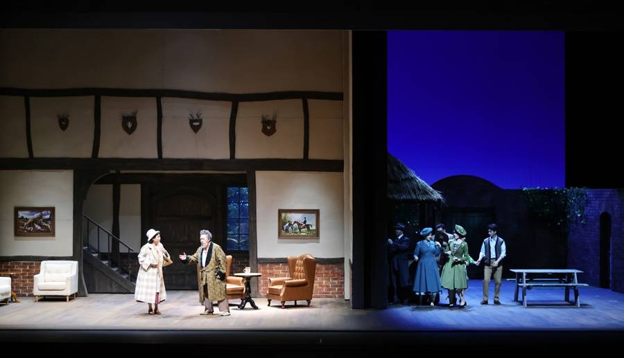 一秒穿越至温莎小镇，上海歌剧院《法尔斯塔夫》揭幕上海大剧院新演季_威尔第_舞台_戏剧