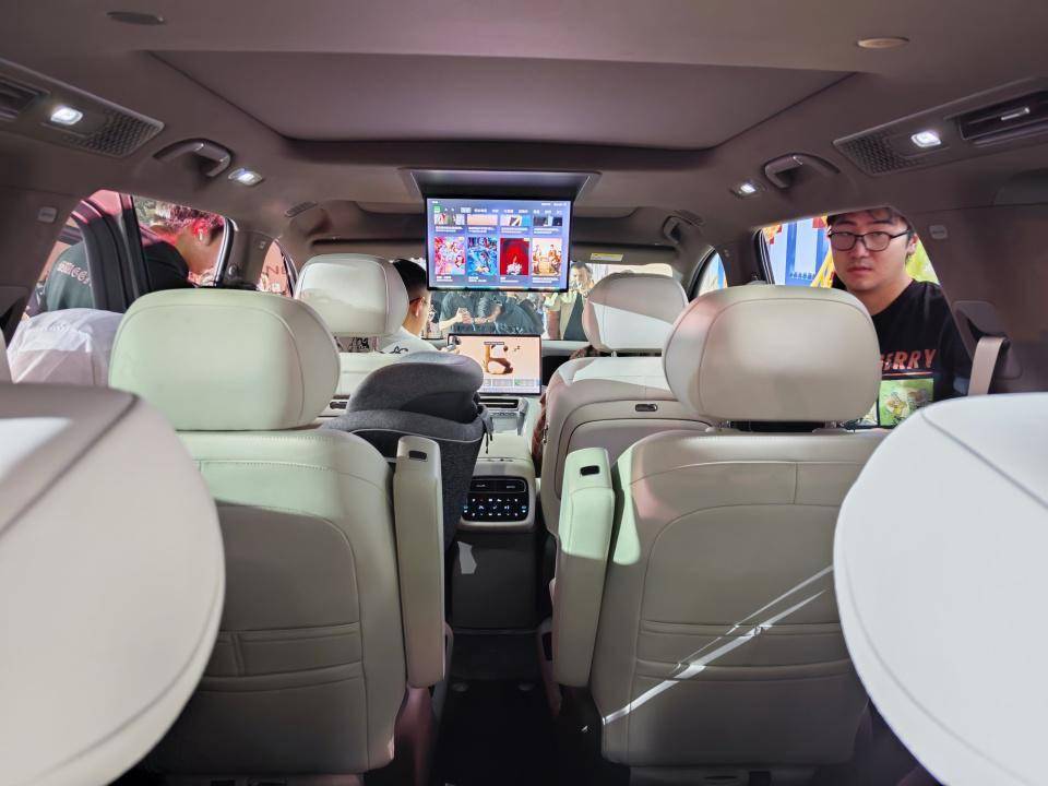 29.98万起！刚刚发布的腾势 N8L，太炸了！_搜狐汽车_搜狐网