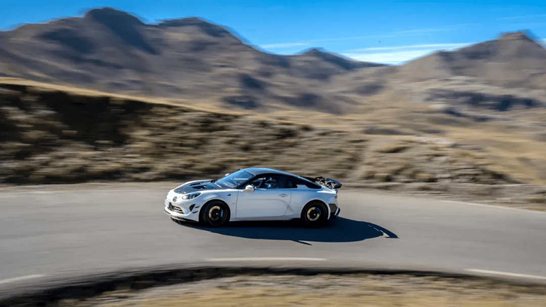 Alpine A110 R Ultime：碰上911 GT3 RS也能硬刚几回合_搜狐汽车_搜狐网